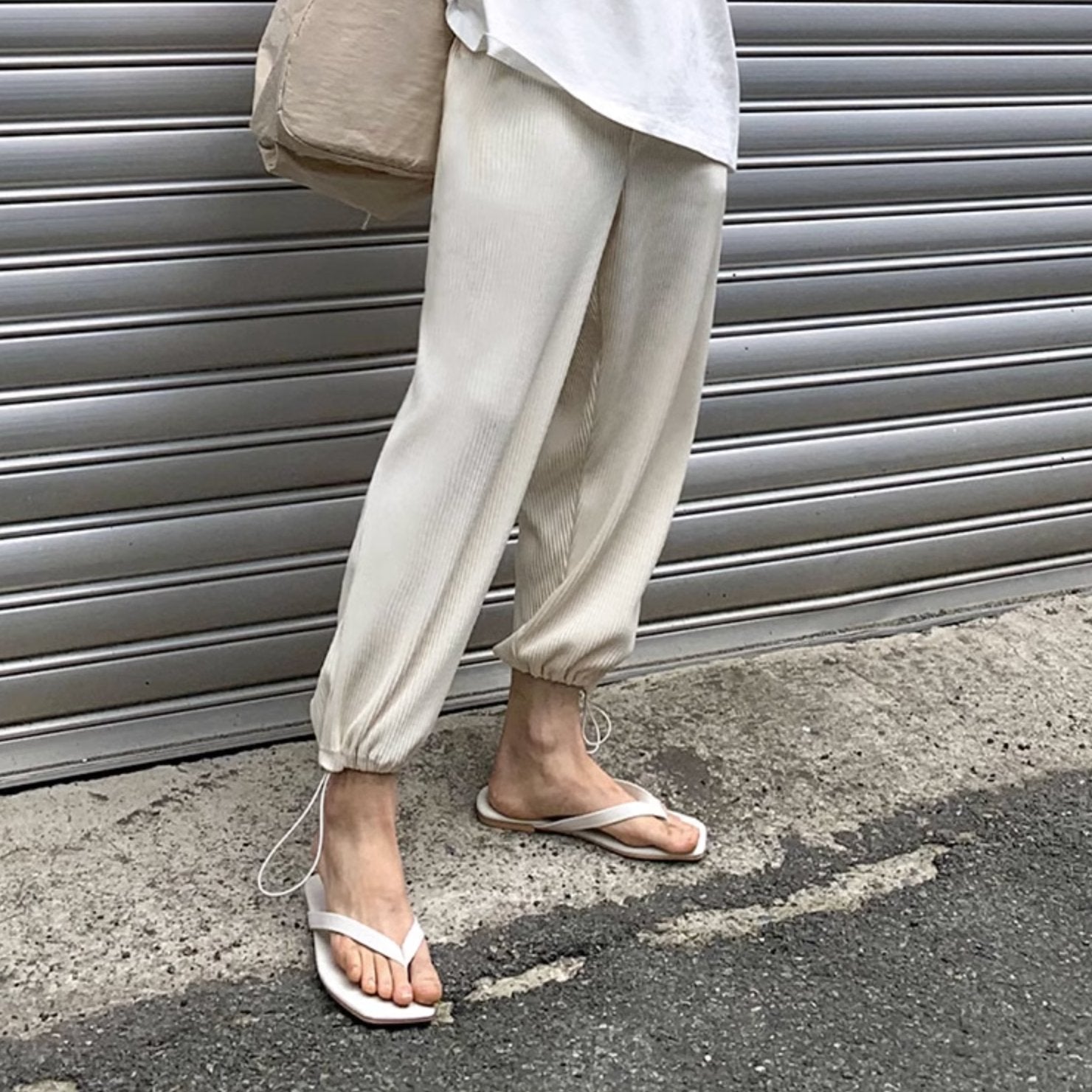PLEATED ANKLE PANTS - Aumori