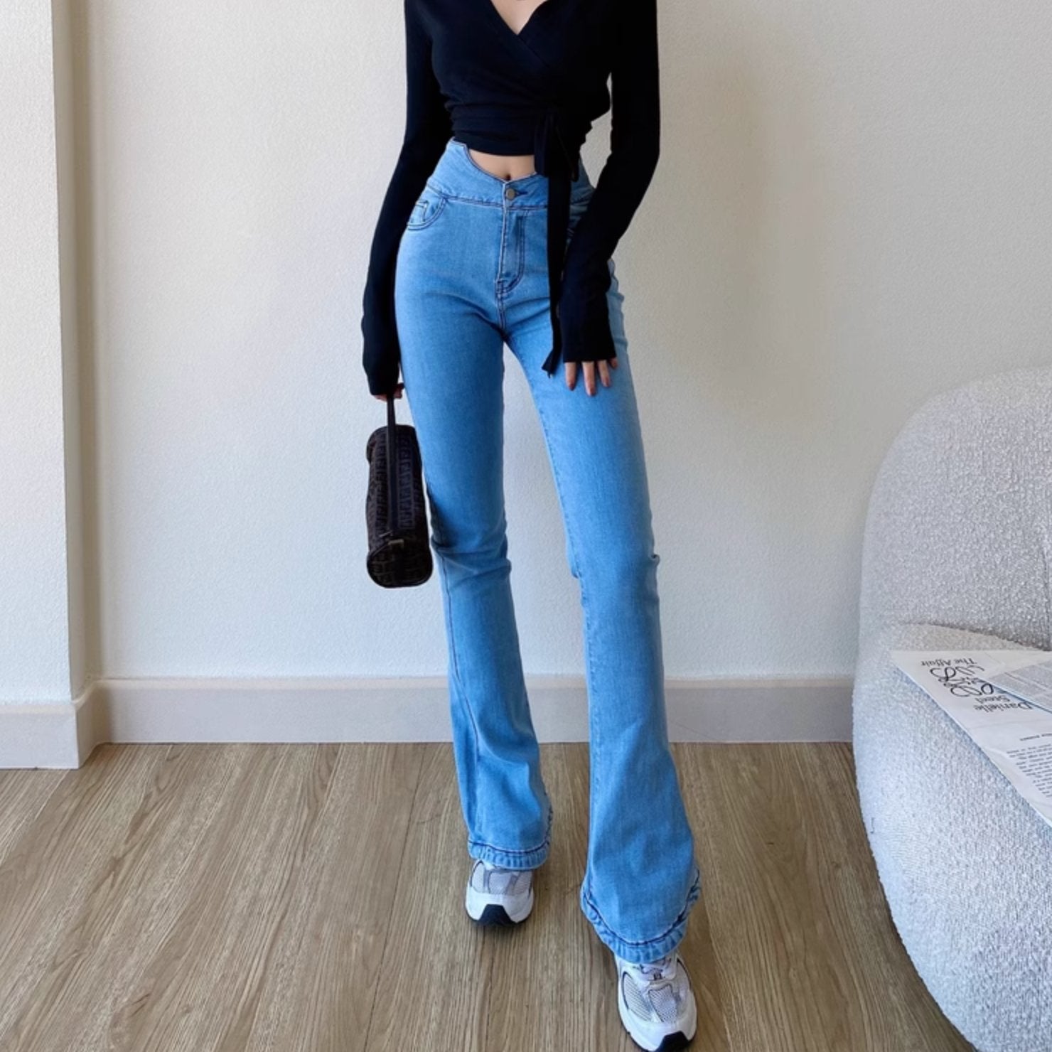 V-SHAPE FLARE JEANS - Aumori